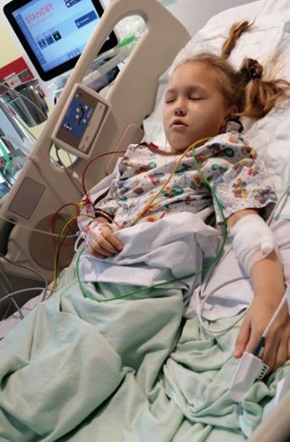 Girl S Eye Exam Reveals Golf Ball Sized Brain Tumor Comic Sands