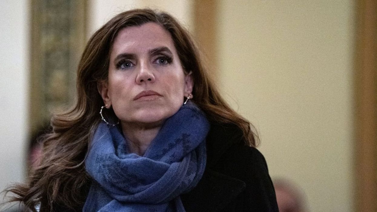 Natalie Johnson Mocks Mace Over Sling Comic Sands