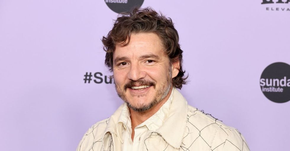 Pedro Pascal Shares Sweet Kiss Photo With Agent Franklin Latt - Comic Sands